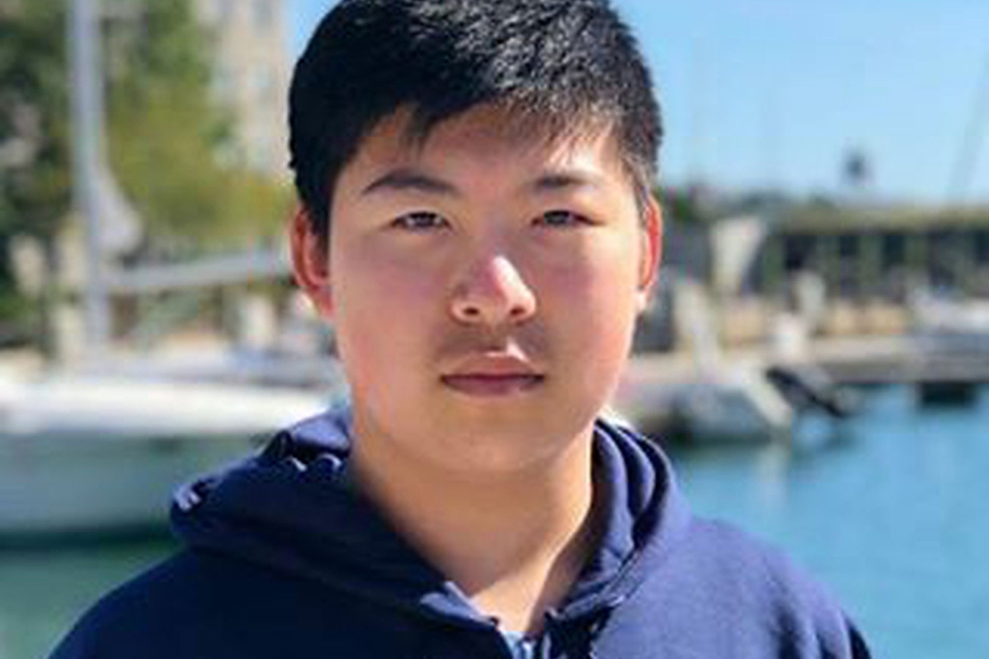 Điều hành công ty đầu tiên khi khởi nghiệp đầy khó khăn năm 16 tuổi ...